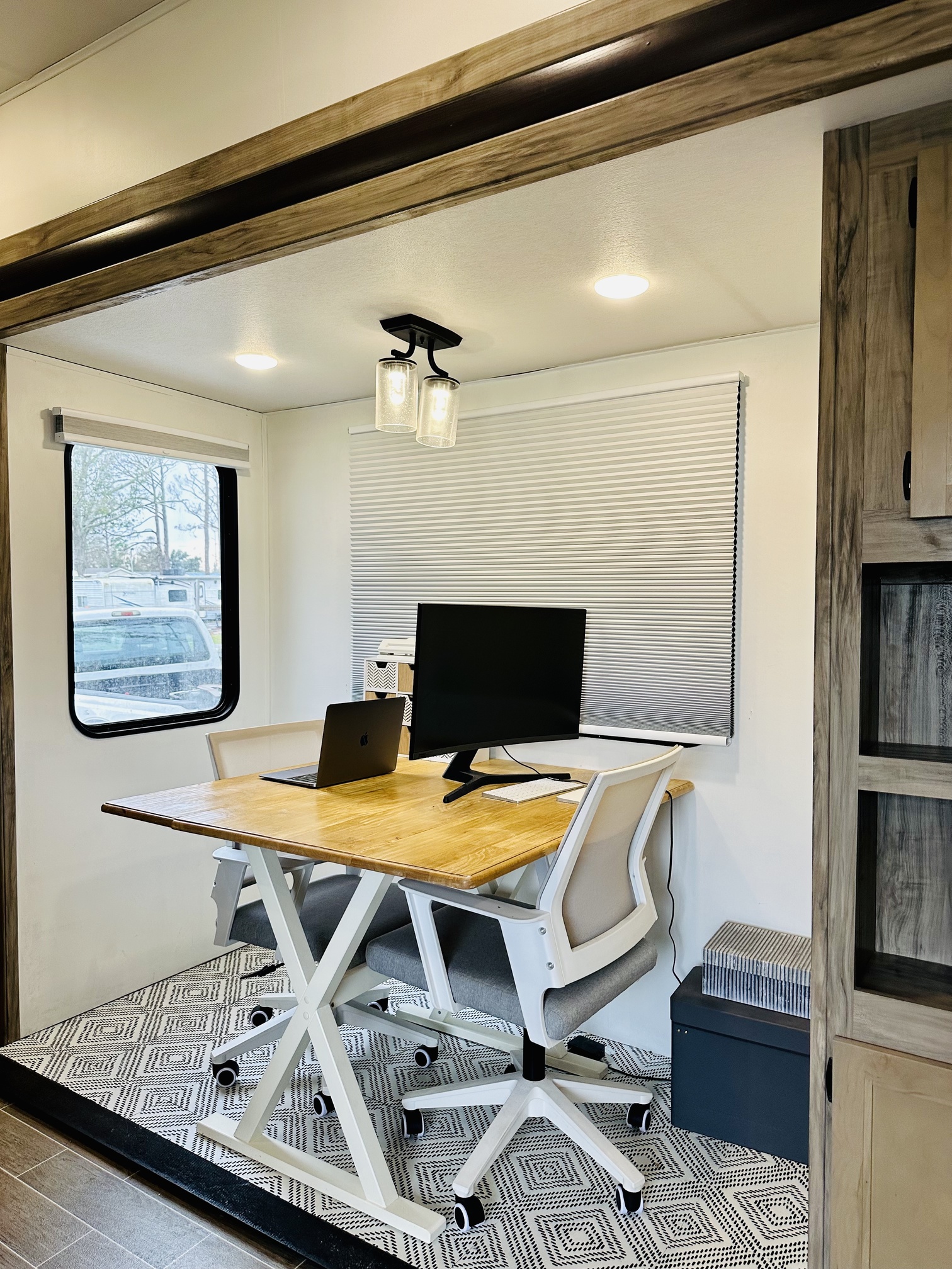 25 Mobile Office Set-Ups to Inspire You to RV Full-Time – Heath & Alyssa