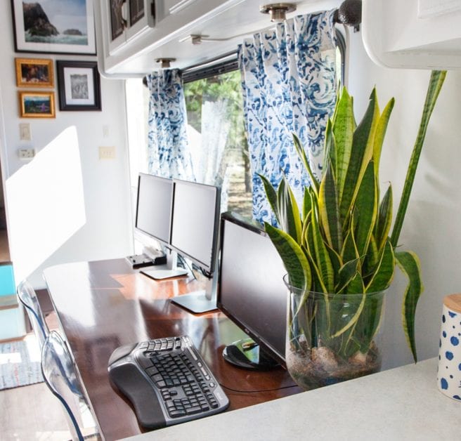 25 Mobile Office Set-Ups to Inspire You to RV Full-Time – Heath & Alyssa