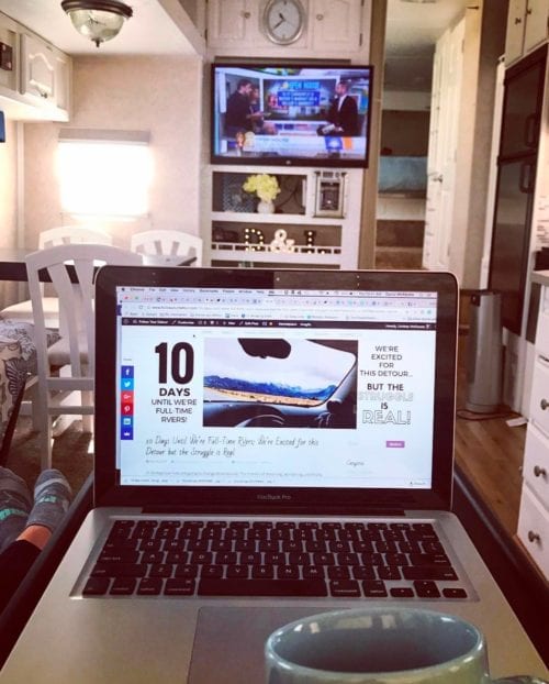 25 Mobile Office Set-Ups to Inspire You to RV Full-Time – Heath & Alyssa